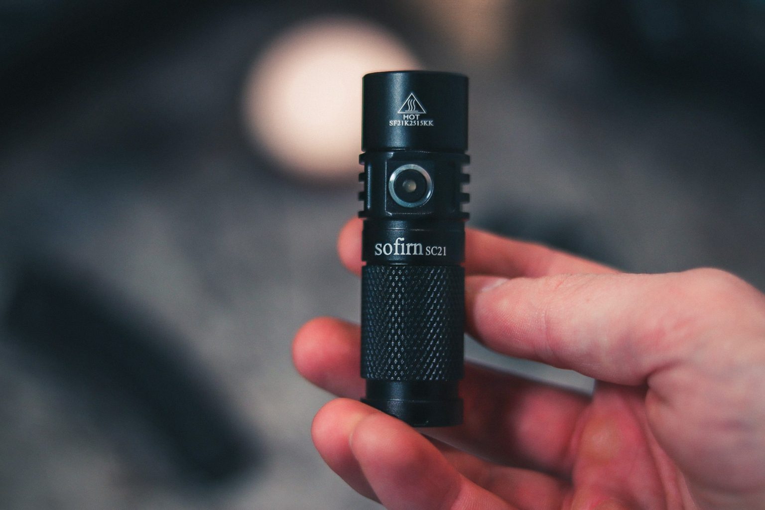 Sofirn SC21 Test 2023 - Die perfekte EDC Lampe? Militär TL