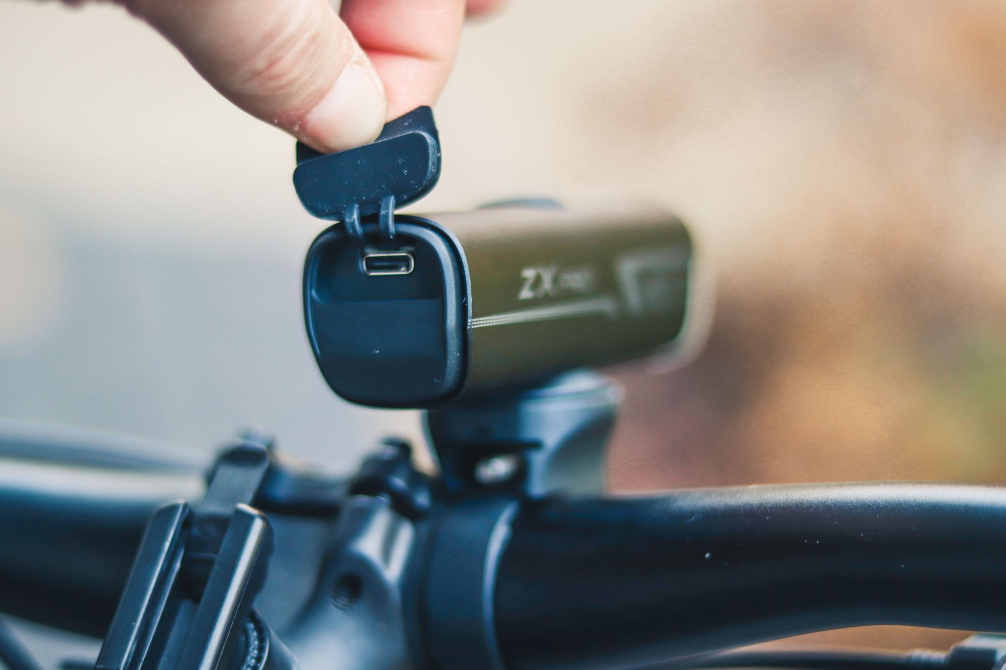 Olight ZX Pro Fahrradlampe Test USB-c - Militär Taschenlampe